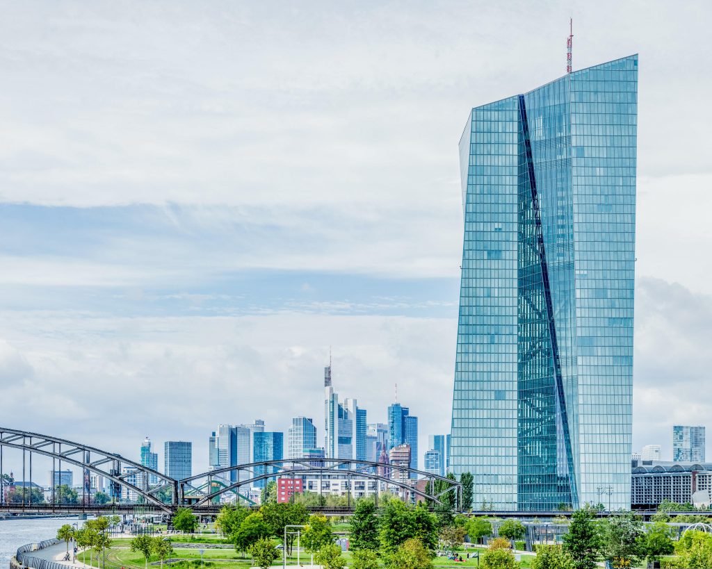 AI as double-edged sword: How rapid AI adoption is reshaping trade ...