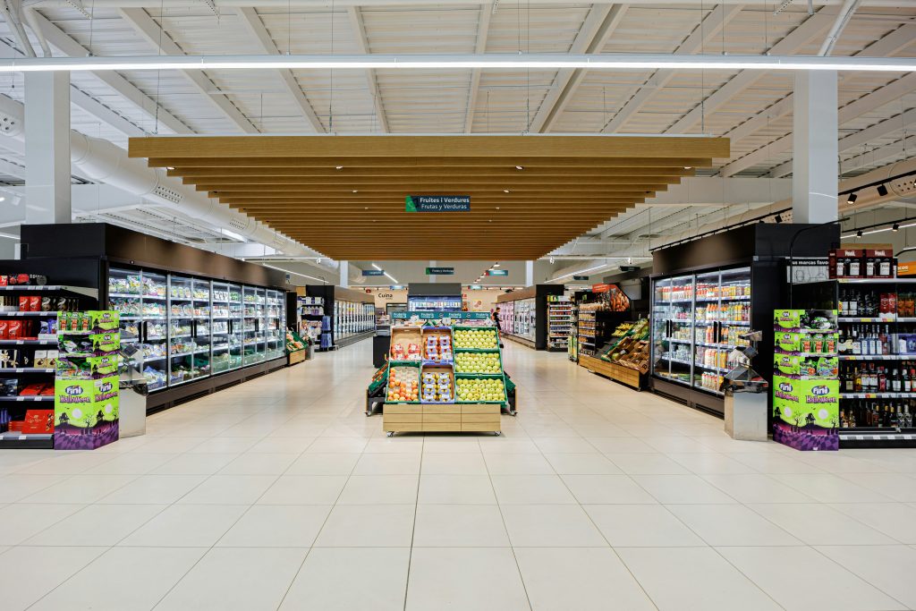 From static pricing to intelligent shelves: how AI is rewiring retail ...